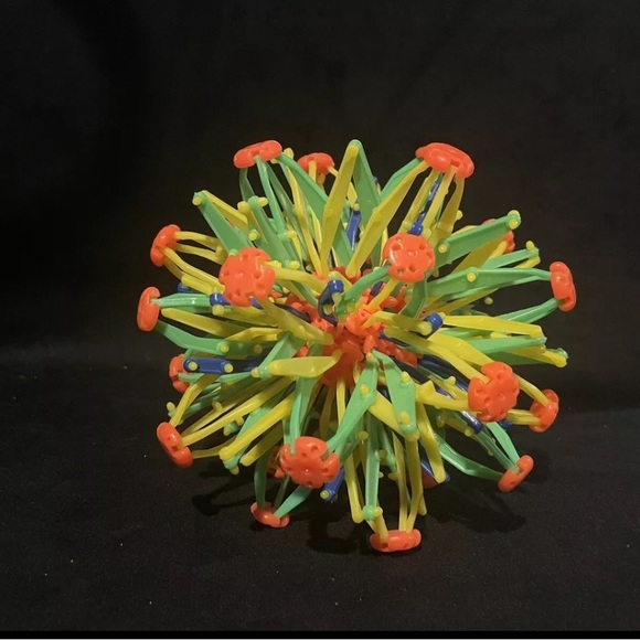 Toys | Hoberman Sphere Extending Ball Similar To The One Seen In Baby ...
